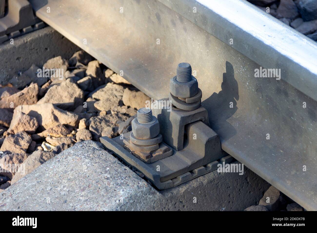 Schiene an beton befestigen -Fotos und -Bildmaterial in hoher Auflösung ...