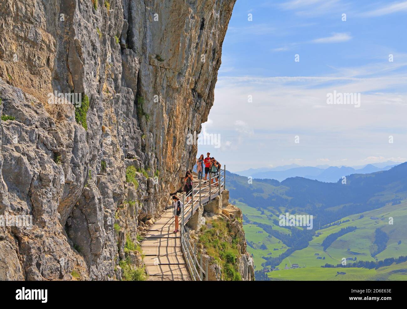 Wanderweg im Alpsteingebirge zum Berggasthaus Aescher-Wildkirchli ...