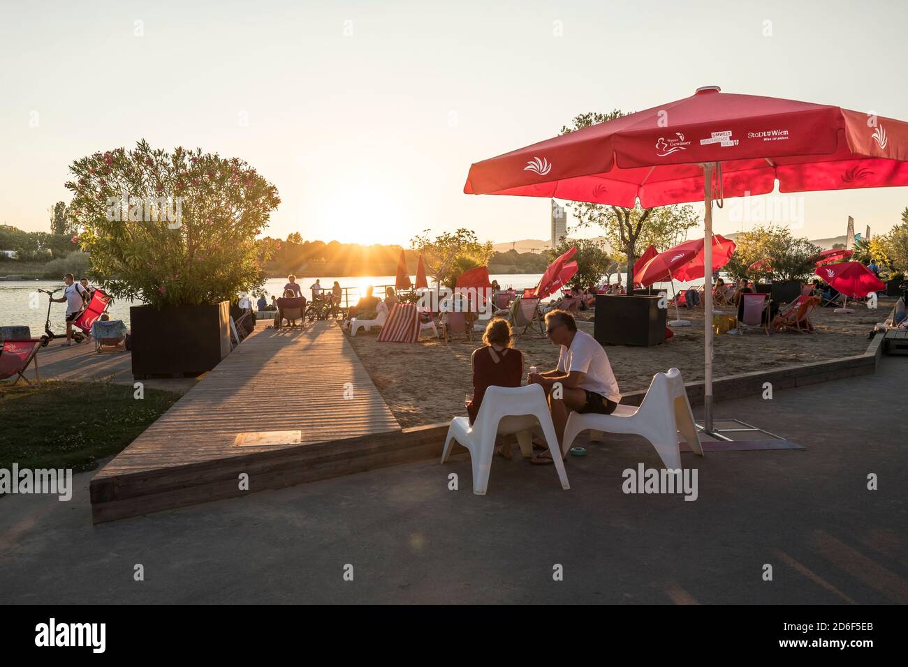 Fluss neue donau in der 22 donaustadt -Fotos und -Bildmaterial in hoher ...