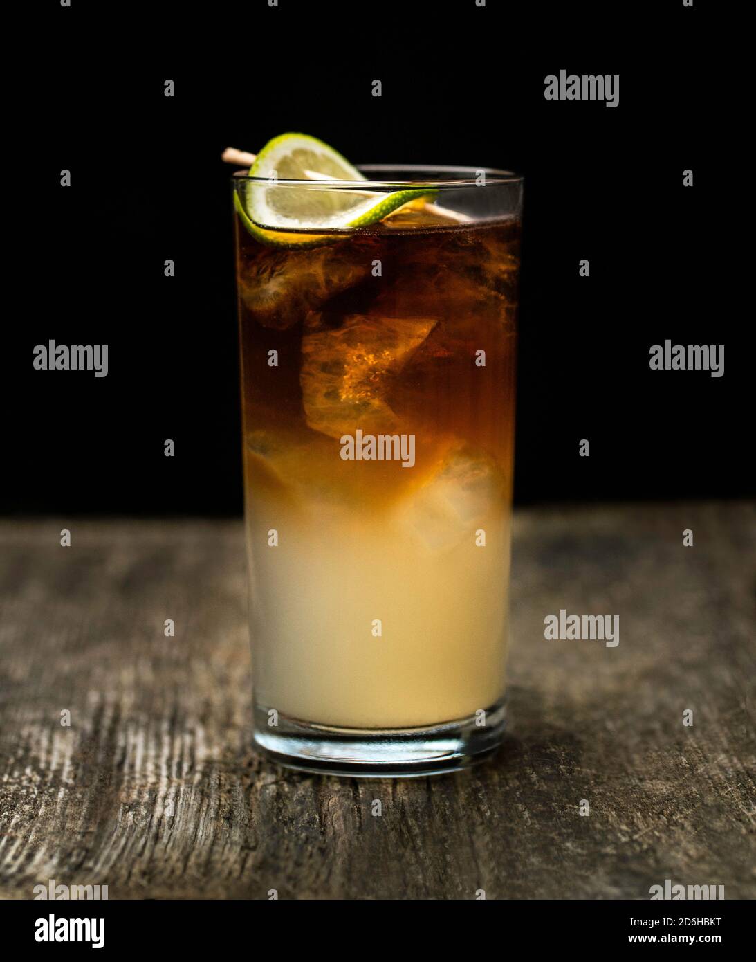 Dunkler rum -Fotos und -Bildmaterial in hoher Auflösung – Alamy