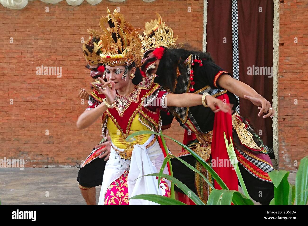 Tari barong bali -Fotos und -Bildmaterial in hoher Auflösung – Alamy