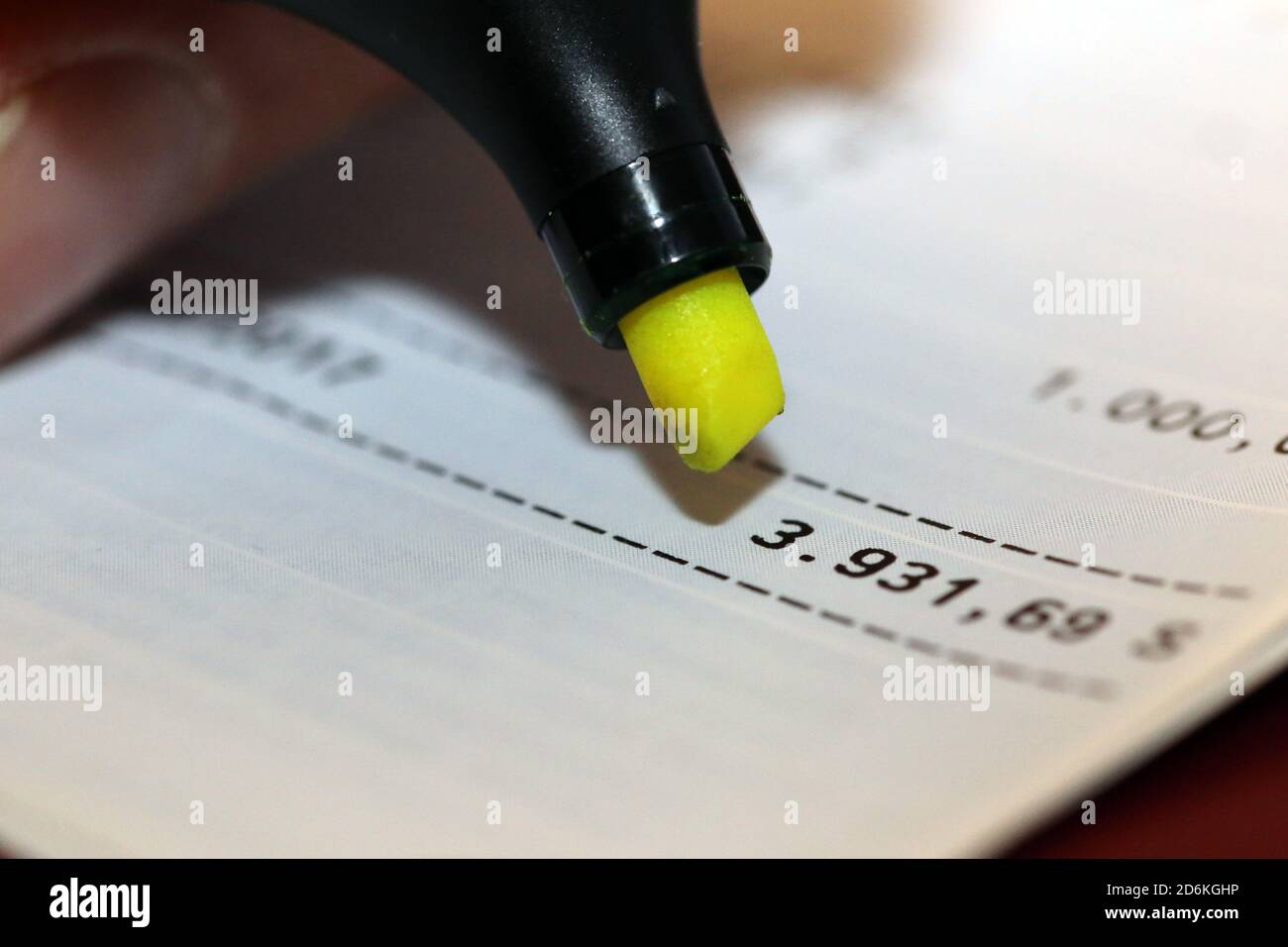 Kontoauszug negativ -Fotos und -Bildmaterial in hoher Auflösung – Alamy