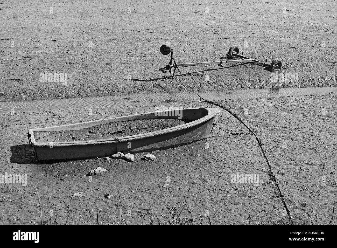 Boot steckt im schlamm fest Schwarzweiß-Stockfotos und -bilder - Alamy