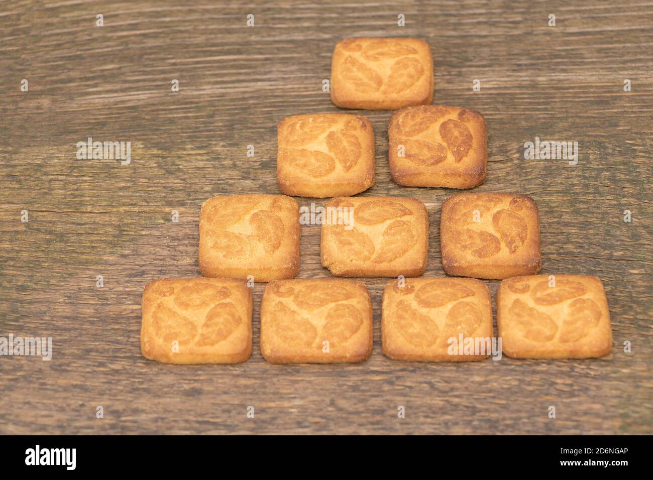 Pyramidenkuchen keks -Fotos und -Bildmaterial in hoher Auflösung – Alamy