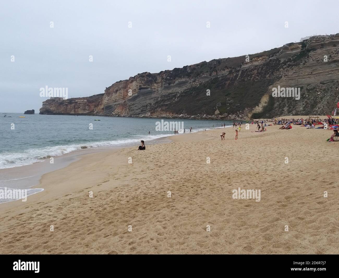 Strand von nazare, portugal -Fotos und -Bildmaterial in hoher Auflösung ...