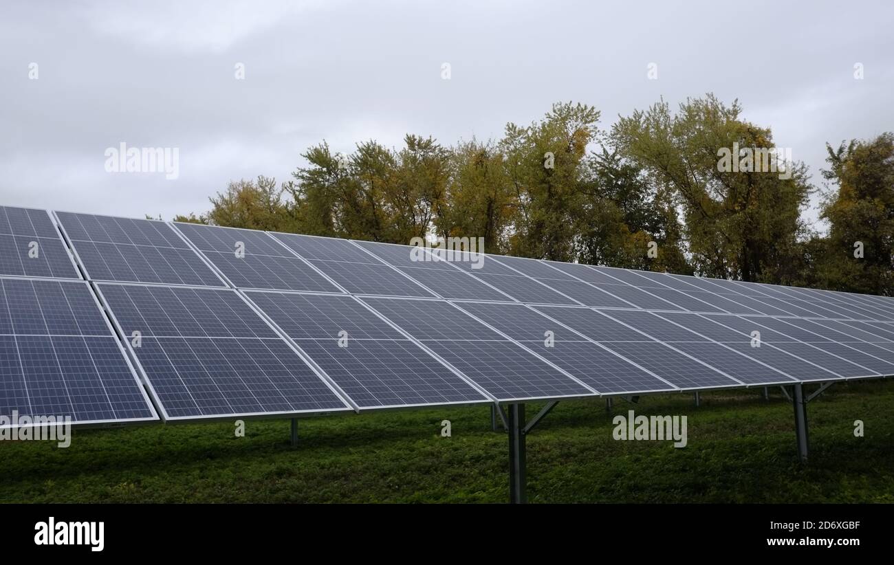 Photovoltaik-Paneele als Kinston Solarkraftwerk Stockfotografie - Alamy