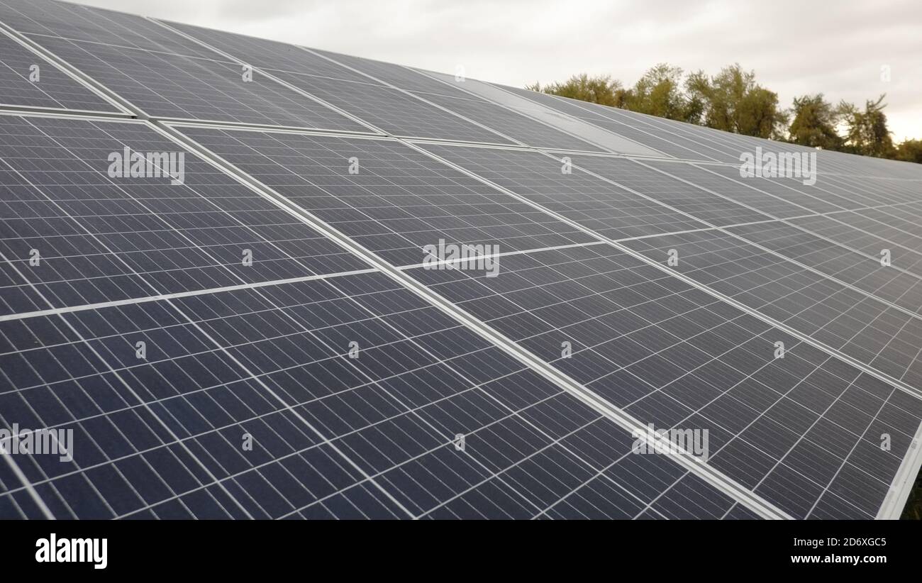 Photovoltaik-Paneele als Kinston Solarkraftwerk Stockfotografie - Alamy