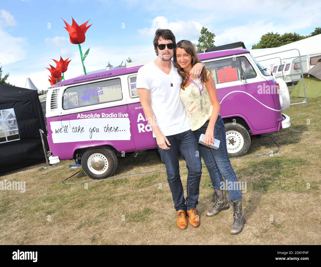 Liam Fray von den Corteeners mit Moderatorin Sarah Champion im ...