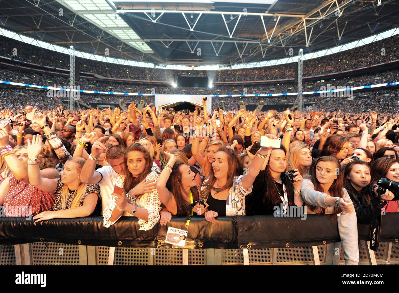 Das Publikum beim Summertime Ball von Capital FM im Wembley Stadium London Stockfotografie Alamy