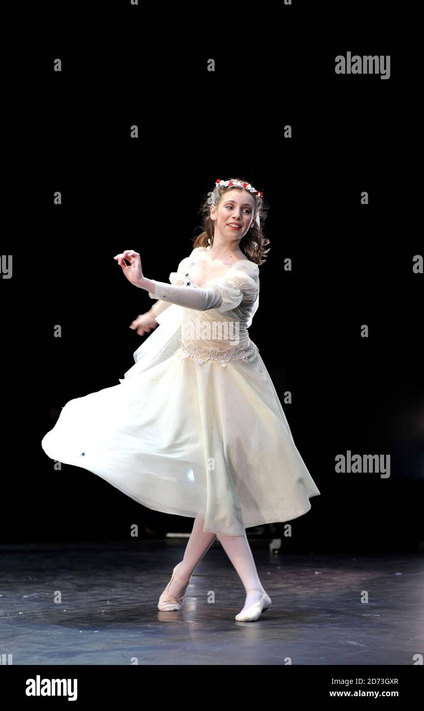 Edwina Booth Clibborn, 14 Jahre alt, spielt Schneewittchen auf der ...