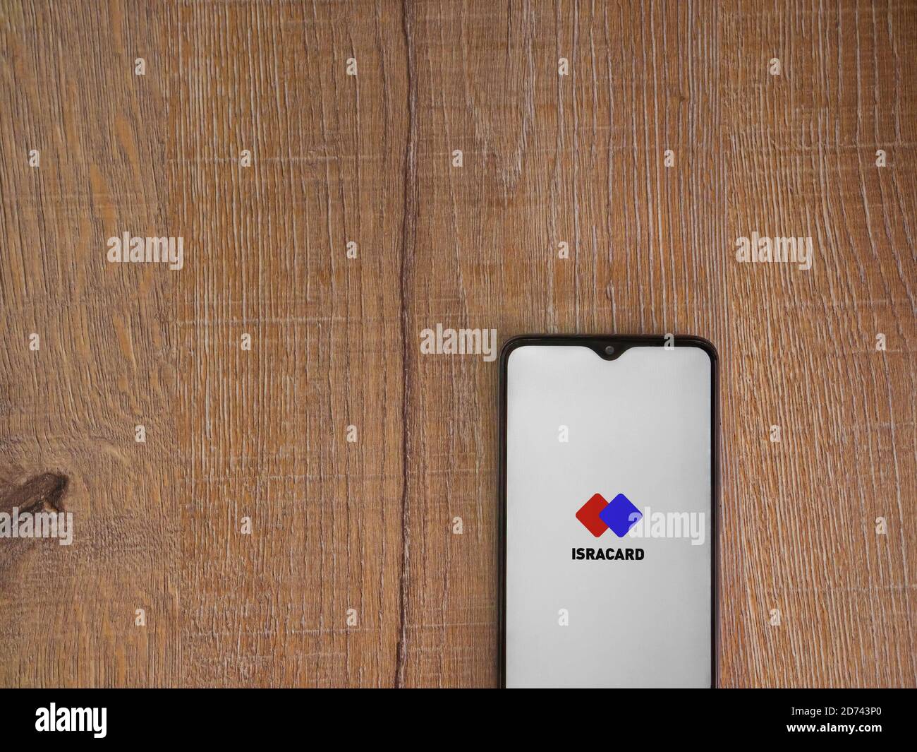 LOD, Israel - 8. Juli 2020: Isracard App Launch Screen mit Logo auf dem ...