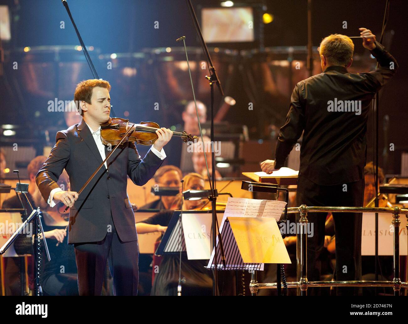 Der Geiger Jack Liebeck tritt mit dem Royal Liverpool Philharmonic ...