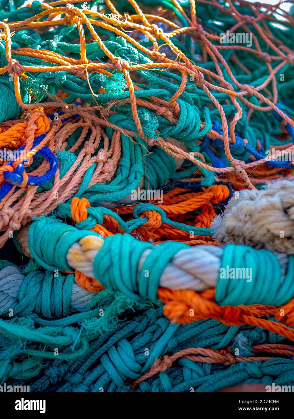 Fischernetze knoten -Fotos und -Bildmaterial in hoher Auflösung - Seite ...