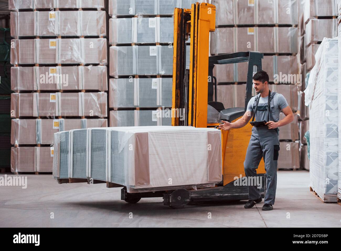 Manueller gabelstapler -Fotos und -Bildmaterial in hoher Auflösung – Alamy