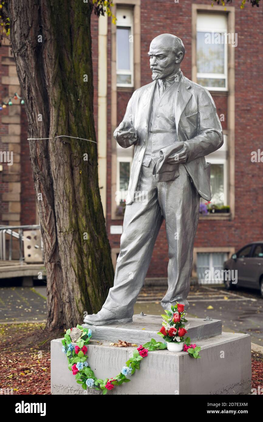 Statue aus den 1950er jahren -Fotos und -Bildmaterial in hoher ...