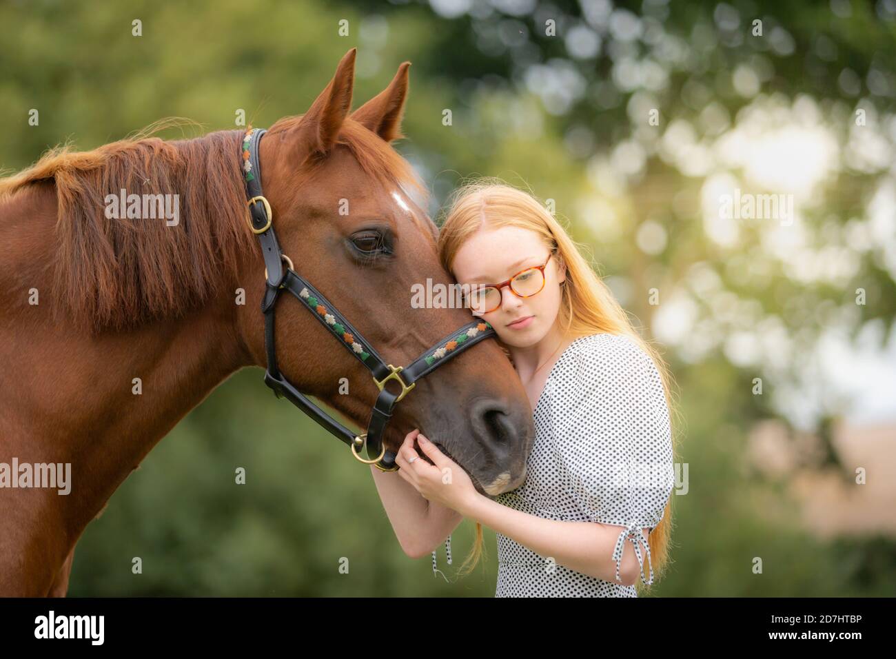 Horse girl love -Fotos und -Bildmaterial in hoher Auflösung – Alamy