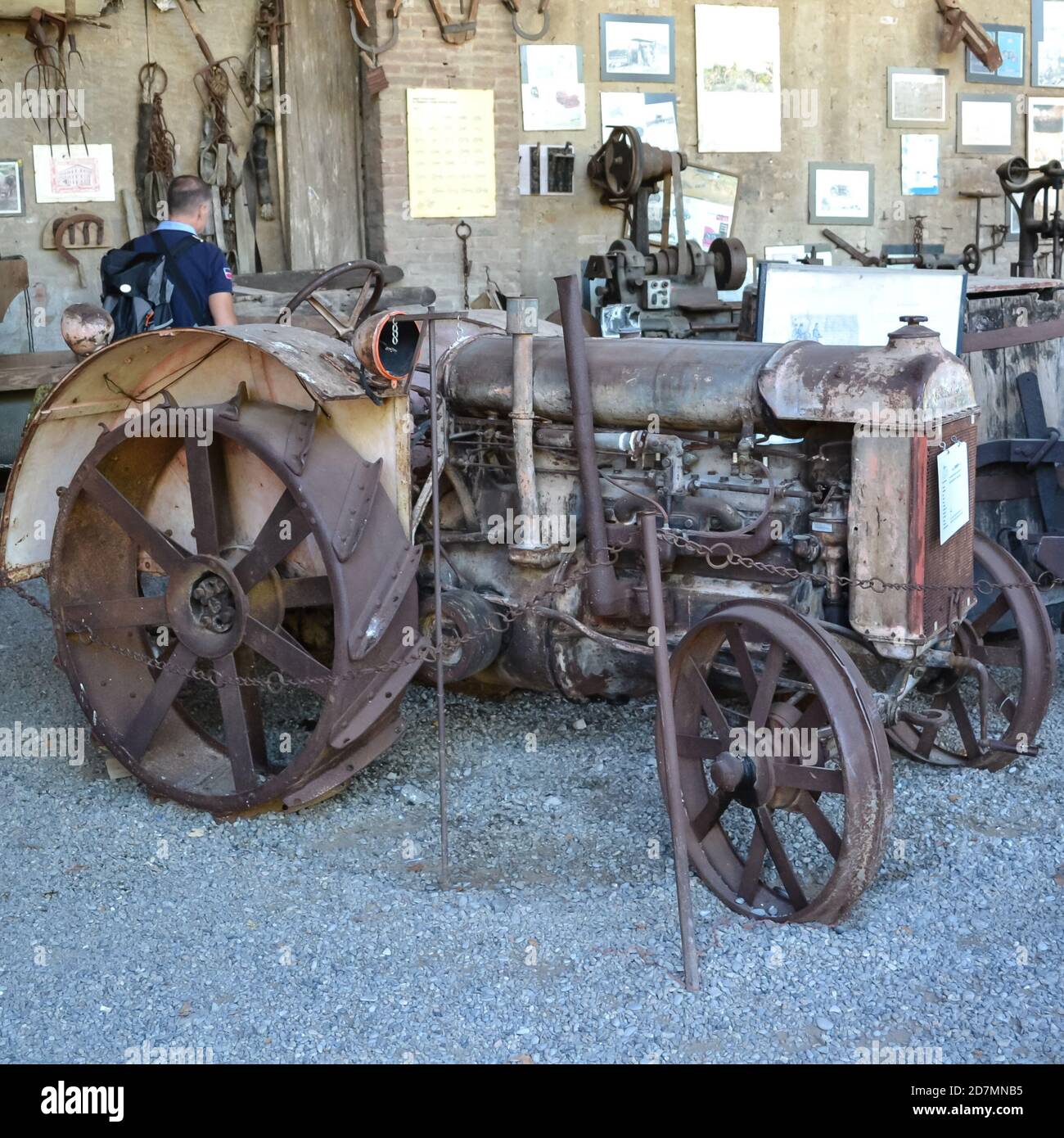 Alte traktoren -Fotos und -Bildmaterial in hoher Auflösung – Alamy