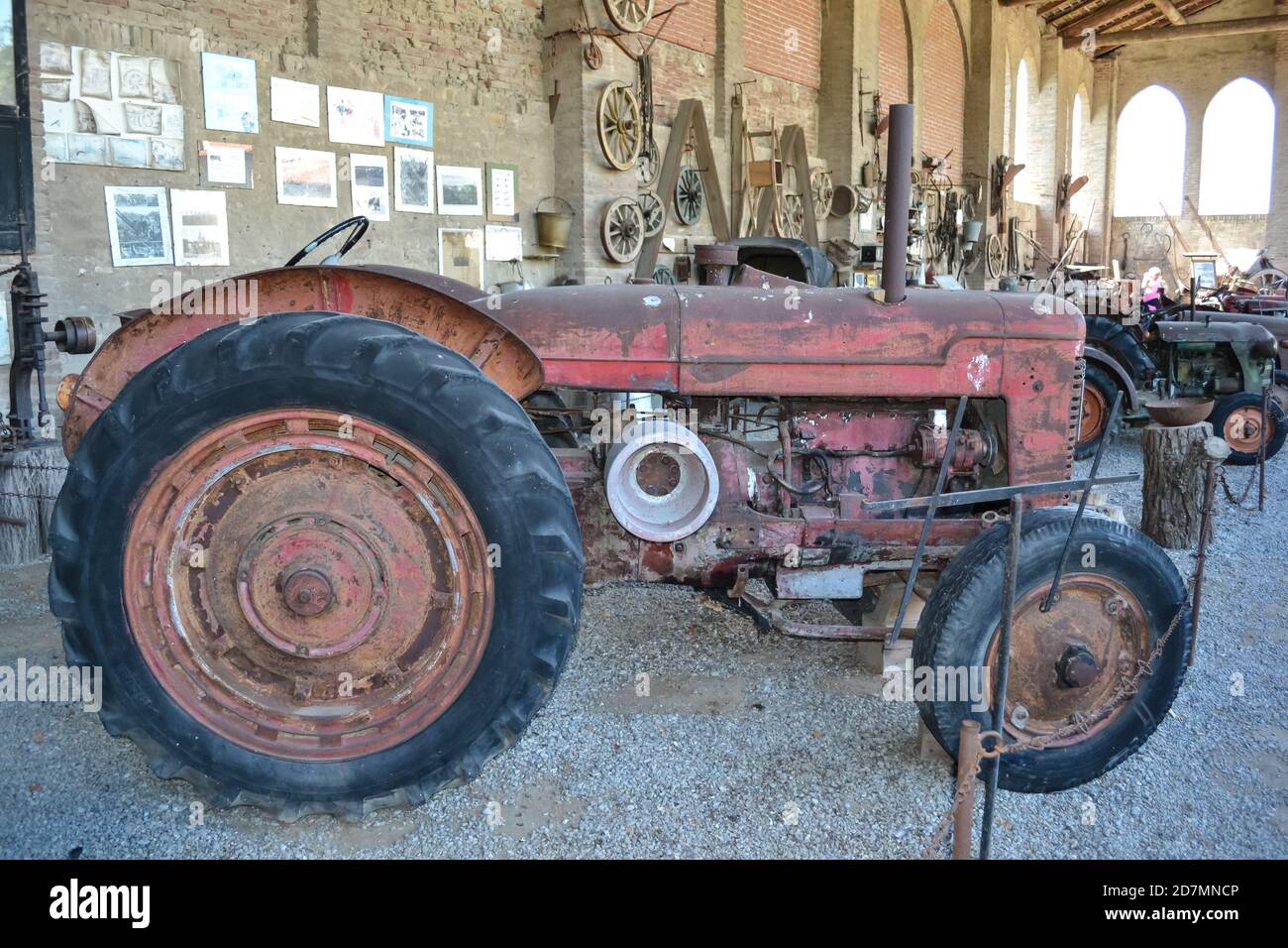 Alte traktoren -Fotos und -Bildmaterial in hoher Auflösung – Alamy