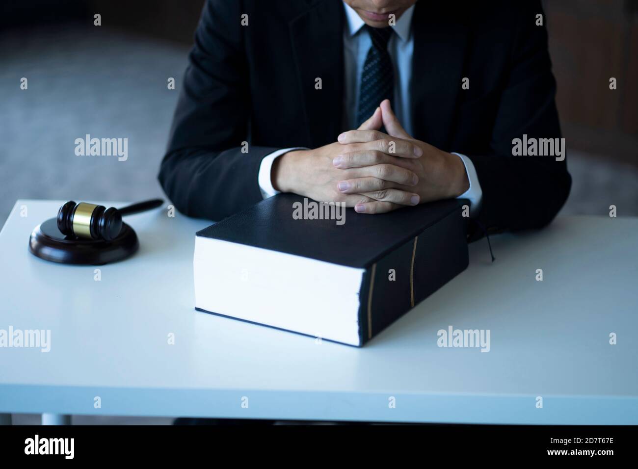 Anwalt Am Schreibtisch Stockfotos und -bilder Kaufen - Alamy