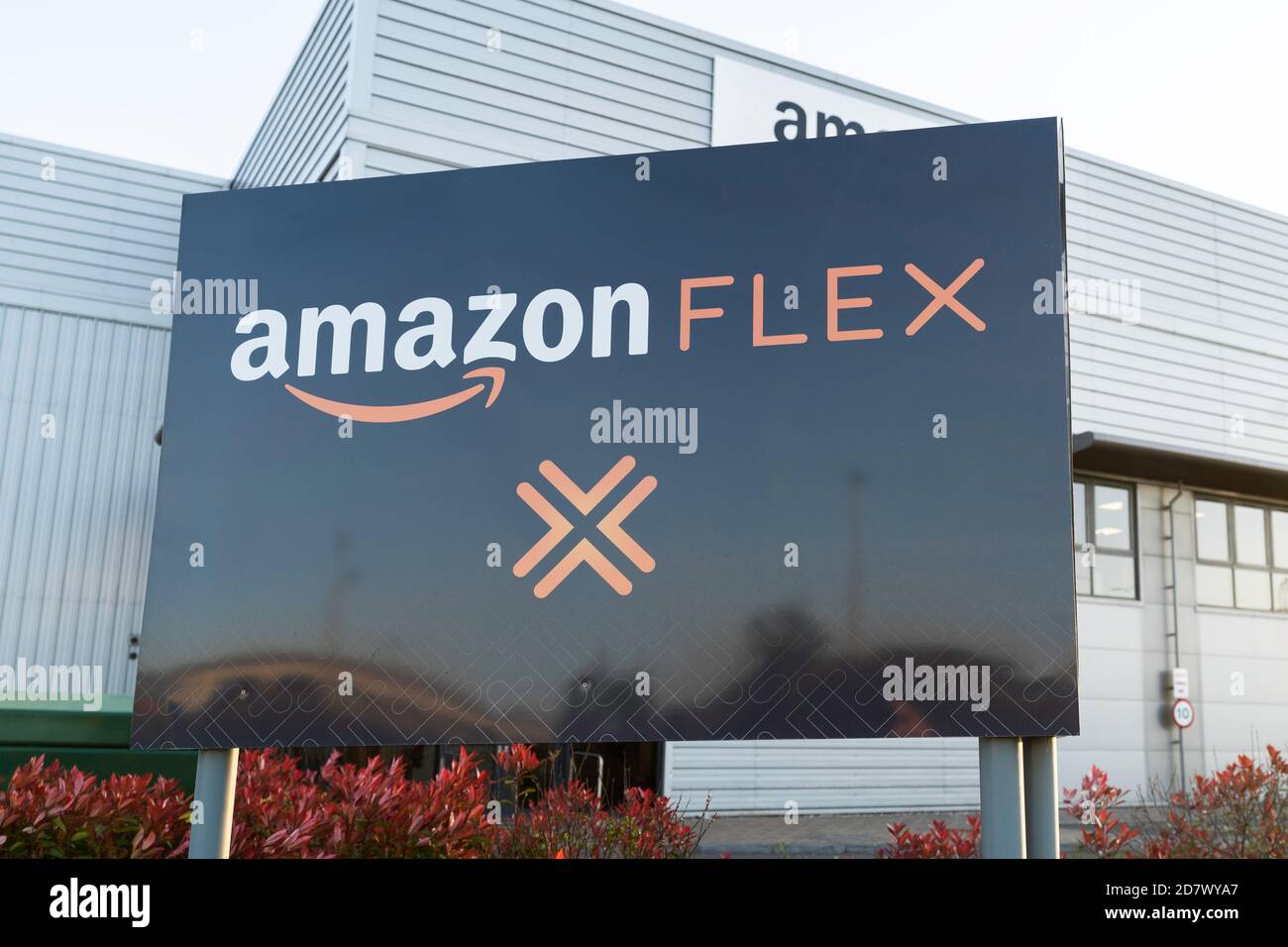 Amazon flex zeichen -Fotos und -Bildmaterial in hoher Auflösung – Alamy