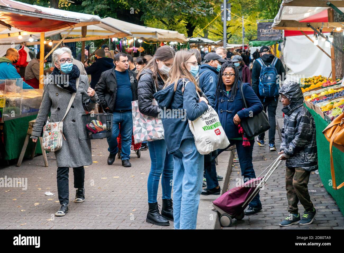 20. Oktober 2020, berlin, auf dem Wochenmarkt am Maybachufer im ...