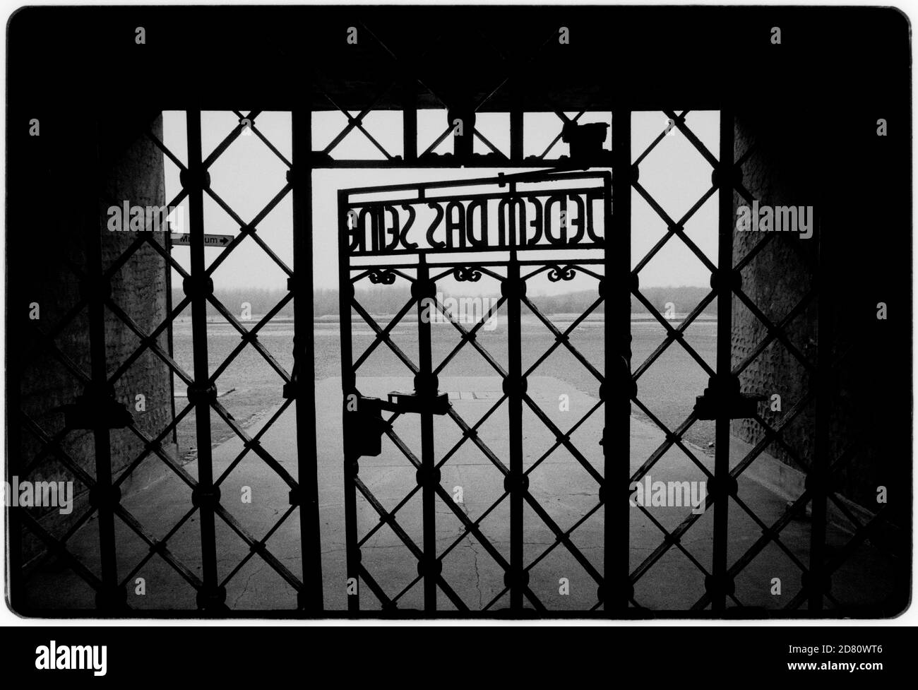 Buchenwald nazi gate -Fotos und -Bildmaterial in hoher Auflösung – Alamy