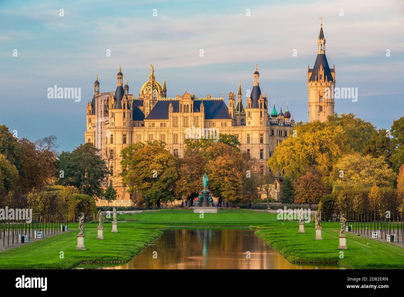 Schweriner schweriner schlosspark -Fotos und -Bildmaterial in hoher ...