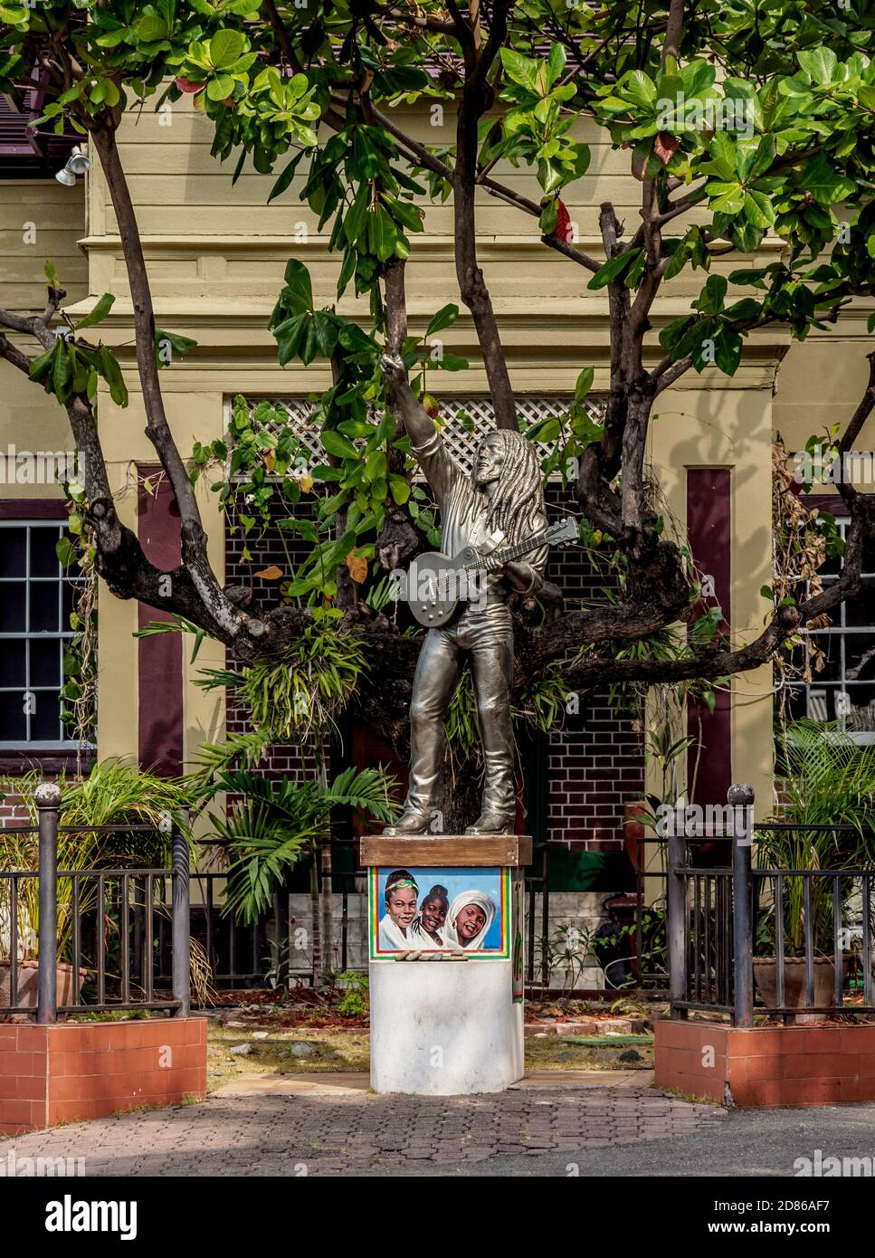 Bob marley statue -Fotos und -Bildmaterial in hoher Auflösung – Alamy