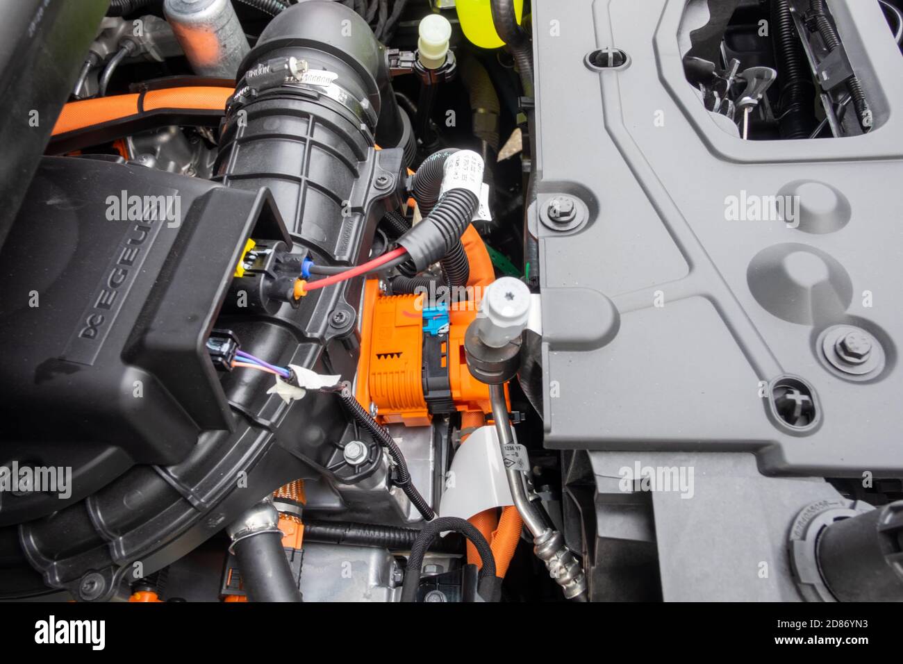 Elektroauto motorraum -Fotos und -Bildmaterial in hoher Auflösung – Alamy