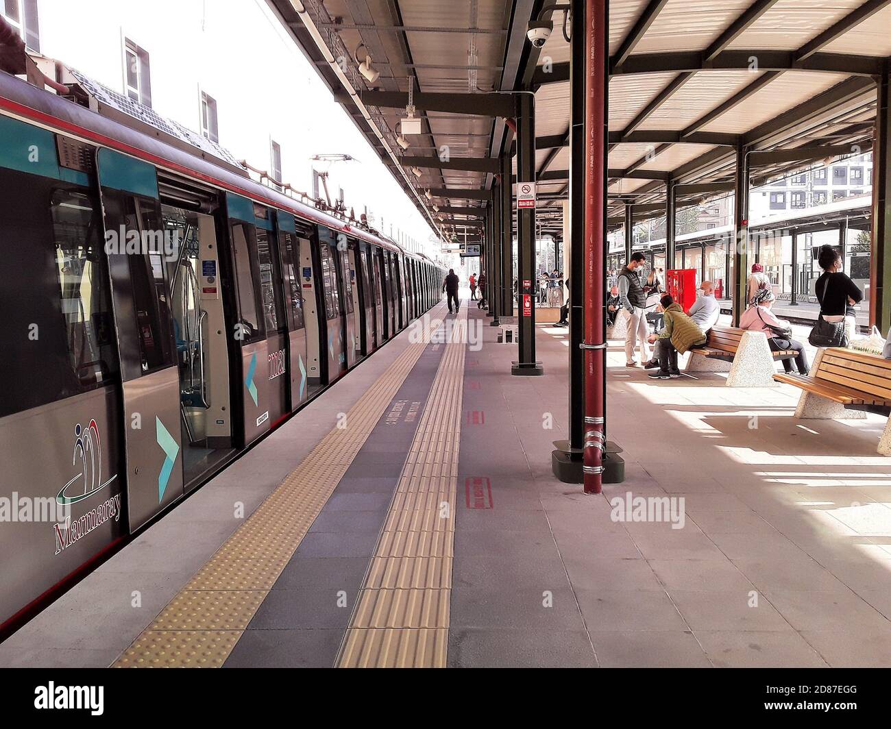 Istanbul train station platform -Fotos und -Bildmaterial in hoher ...