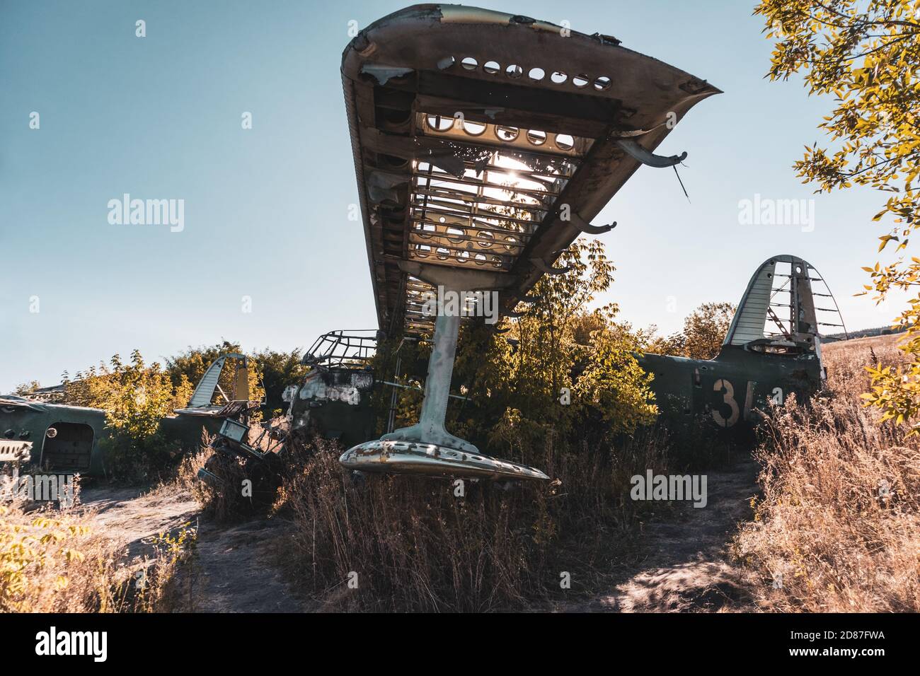 Destroyed airplane -Fotos und -Bildmaterial in hoher Auflösung – Alamy