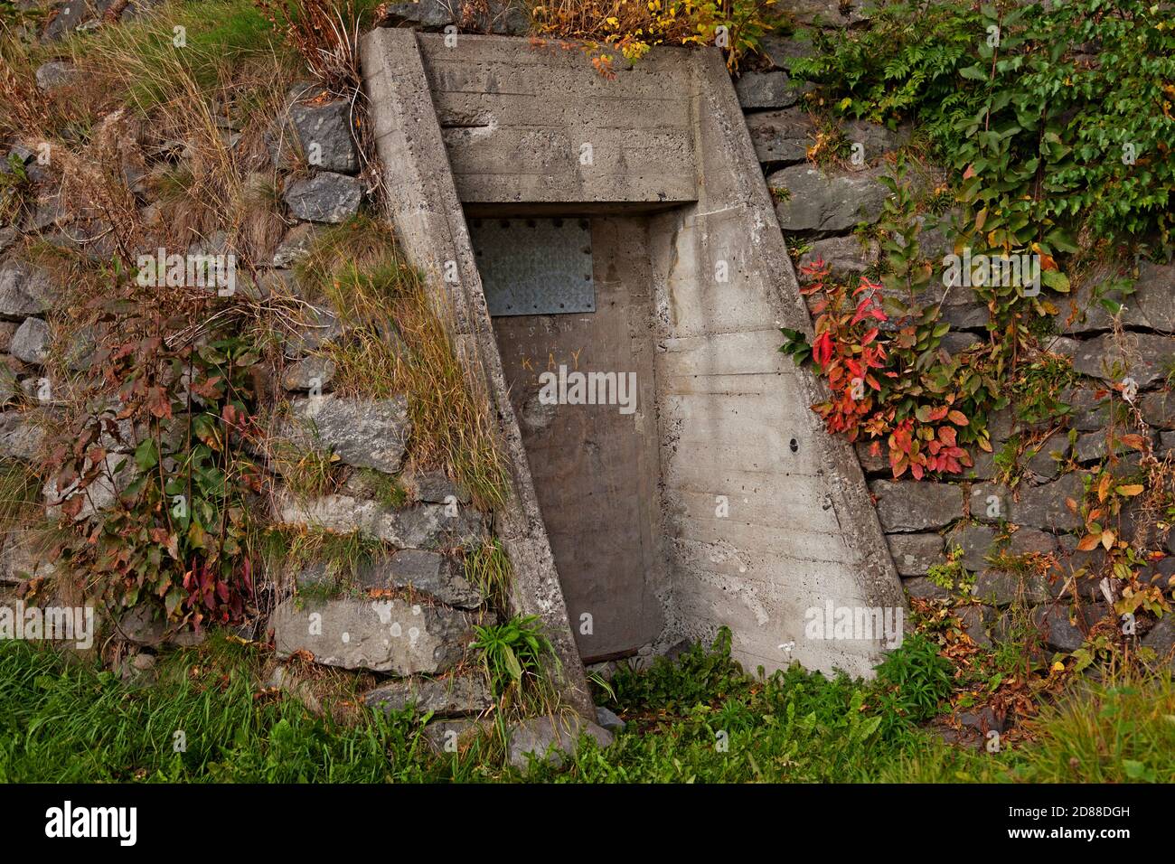 Eingang Eines Bunkers Stockfotos und -bilder Kaufen - Alamy
