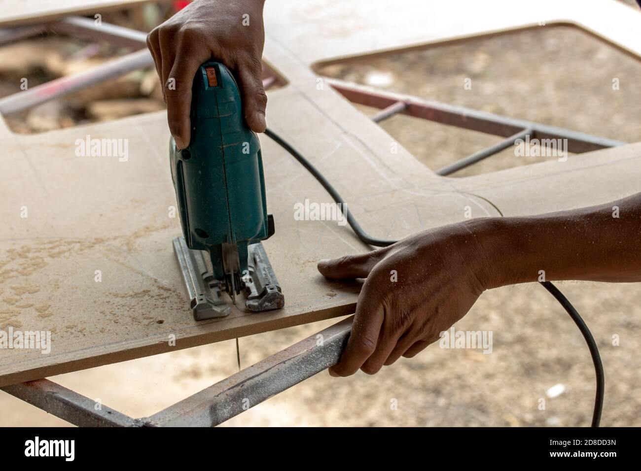 Umriss ausschneiden -Fotos und -Bildmaterial in hoher Auflösung – Alamy