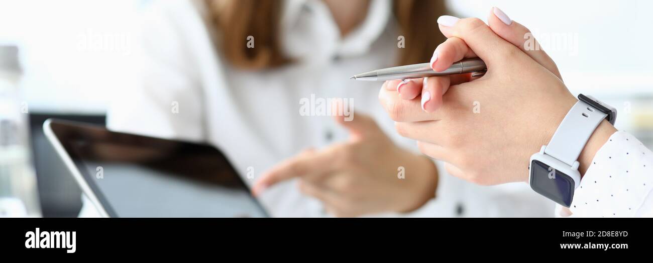 High tech arbeitsplatz -Fotos und -Bildmaterial in hoher Auflösung – Alamy