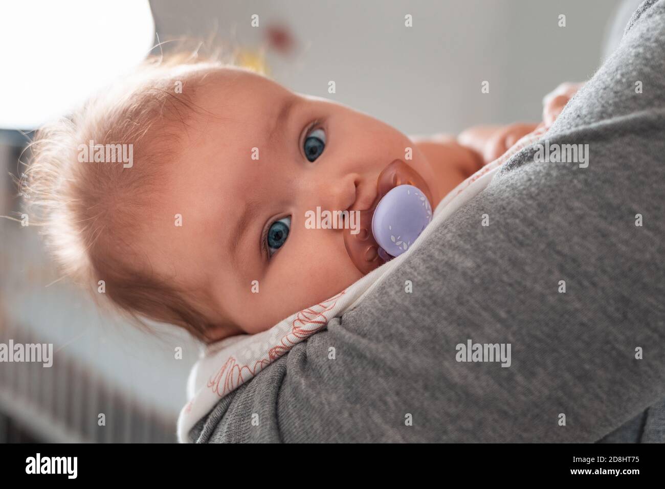 Close up baby pacifier in mouth -Fotos und -Bildmaterial in hoher ...