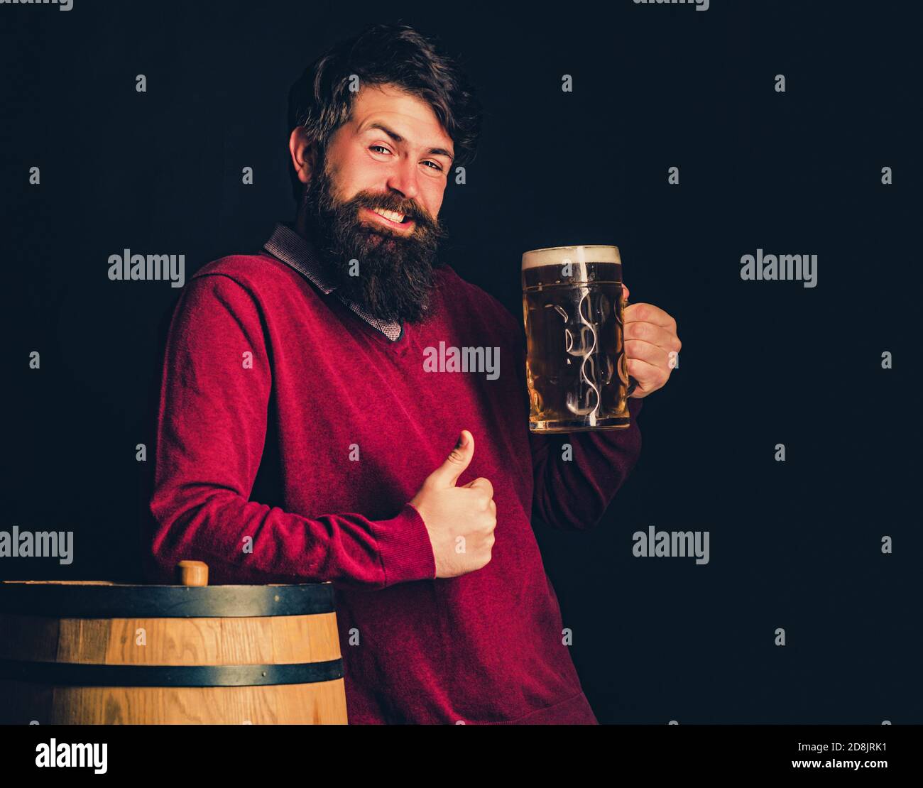 Die Feier oktoberfest Konzept. Retro-Mann mit einem Bier. Bier in ...