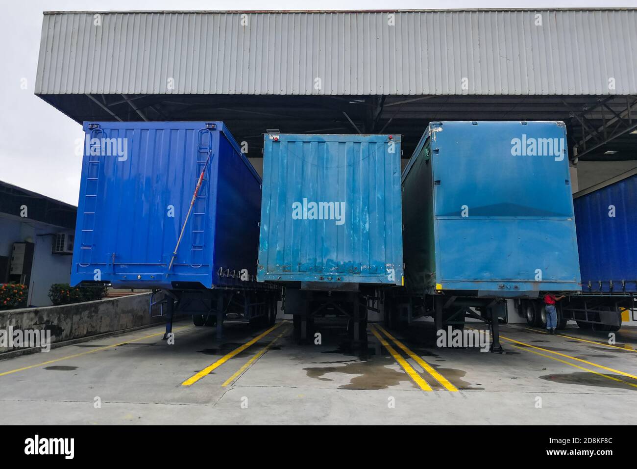 Container laden entladen -Fotos und -Bildmaterial in hoher Auflösung ...