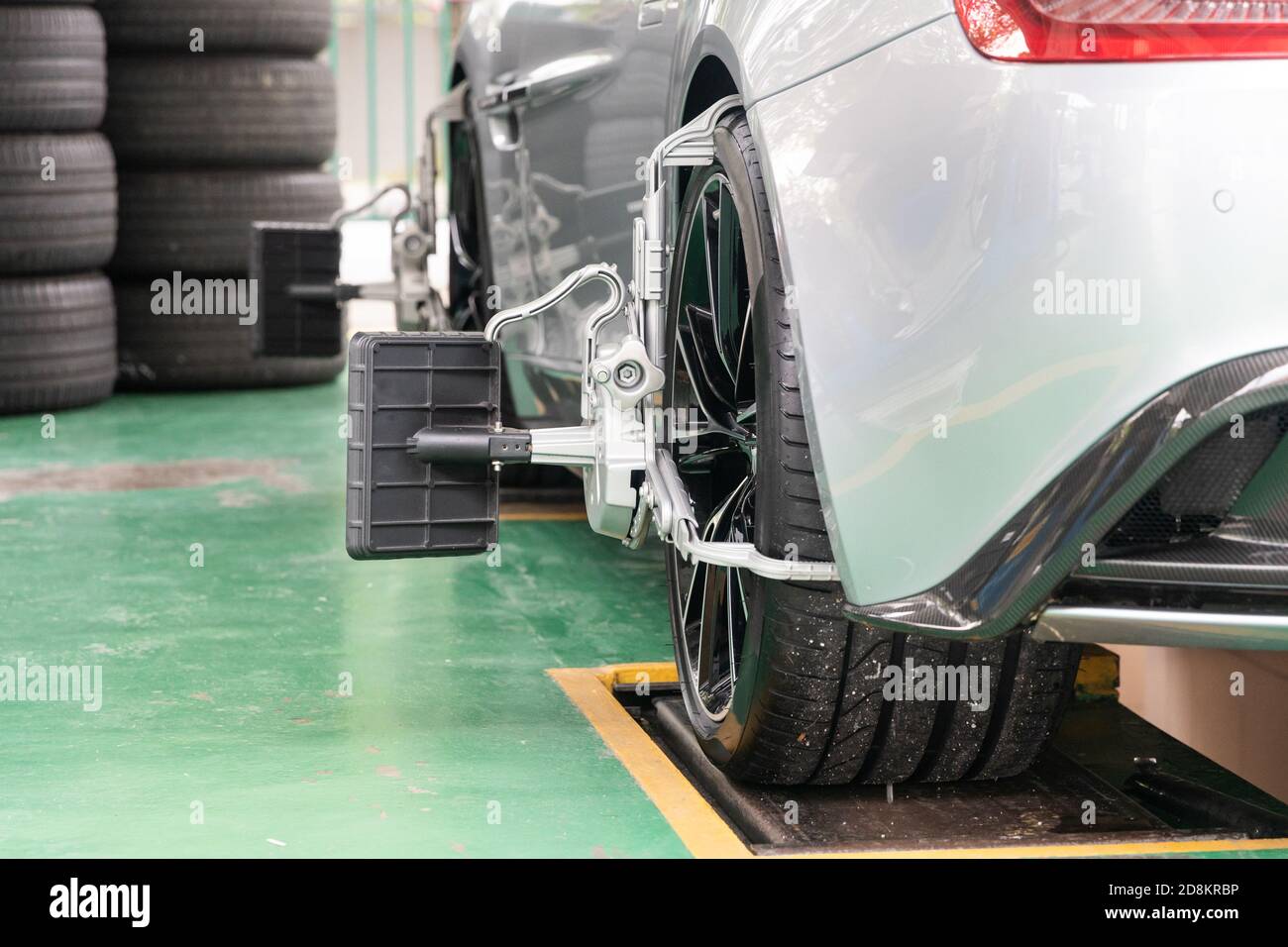Wheel alignment -Fotos und -Bildmaterial in hoher Auflösung – Alamy