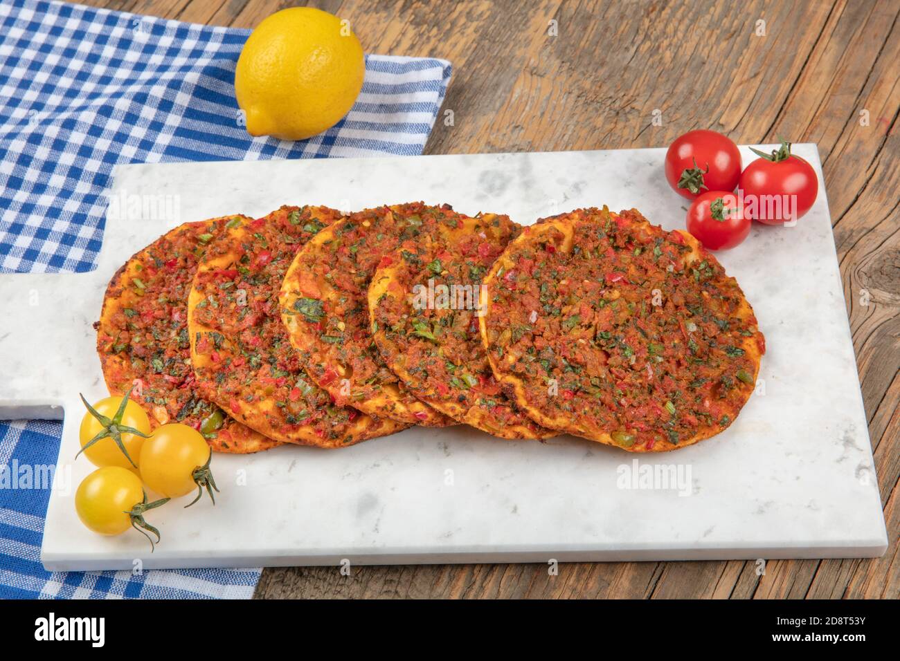 Türkische Mini Pizza Lahmacun, Mini Lahmacun. Türkischer Name; findik ...