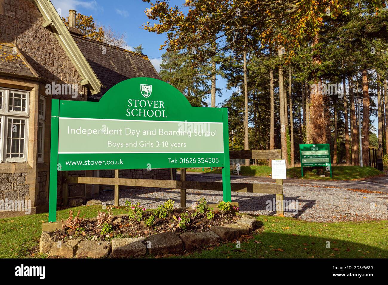 England school uniform -Fotos und -Bildmaterial in hoher Auflösung – Alamy
