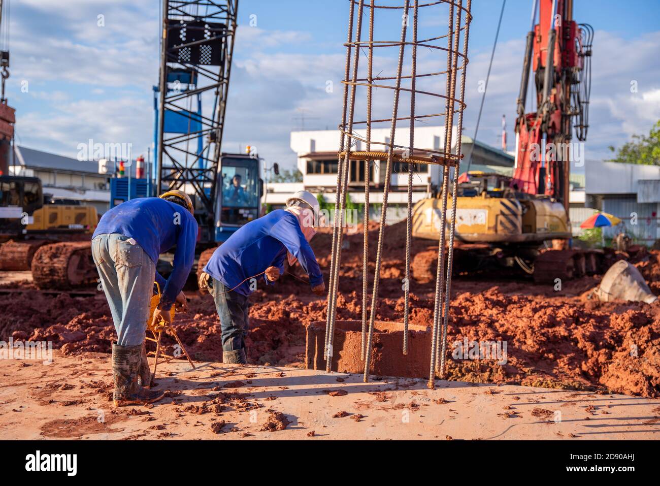 Digging depth -Fotos und -Bildmaterial in hoher Auflösung – Alamy