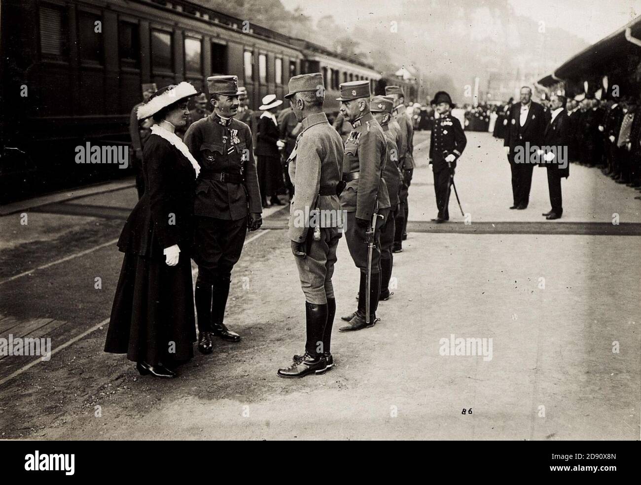 Kaiser Karl I. und Kaiserin Zita in Feldkirch am 5. Juni 1917. Karl ...