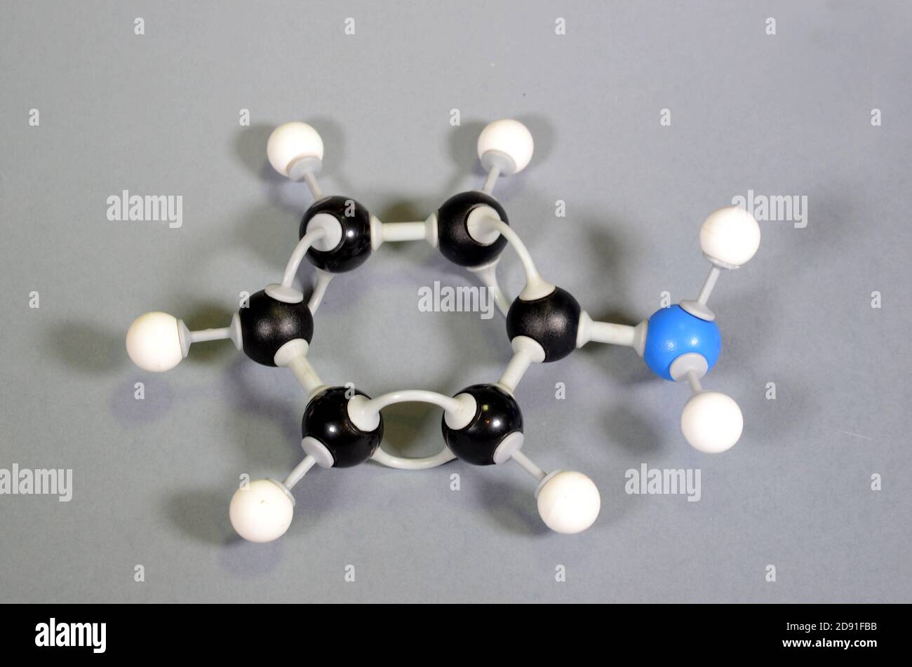 Molekülmodell von Anilin Stockfotografie - Alamy