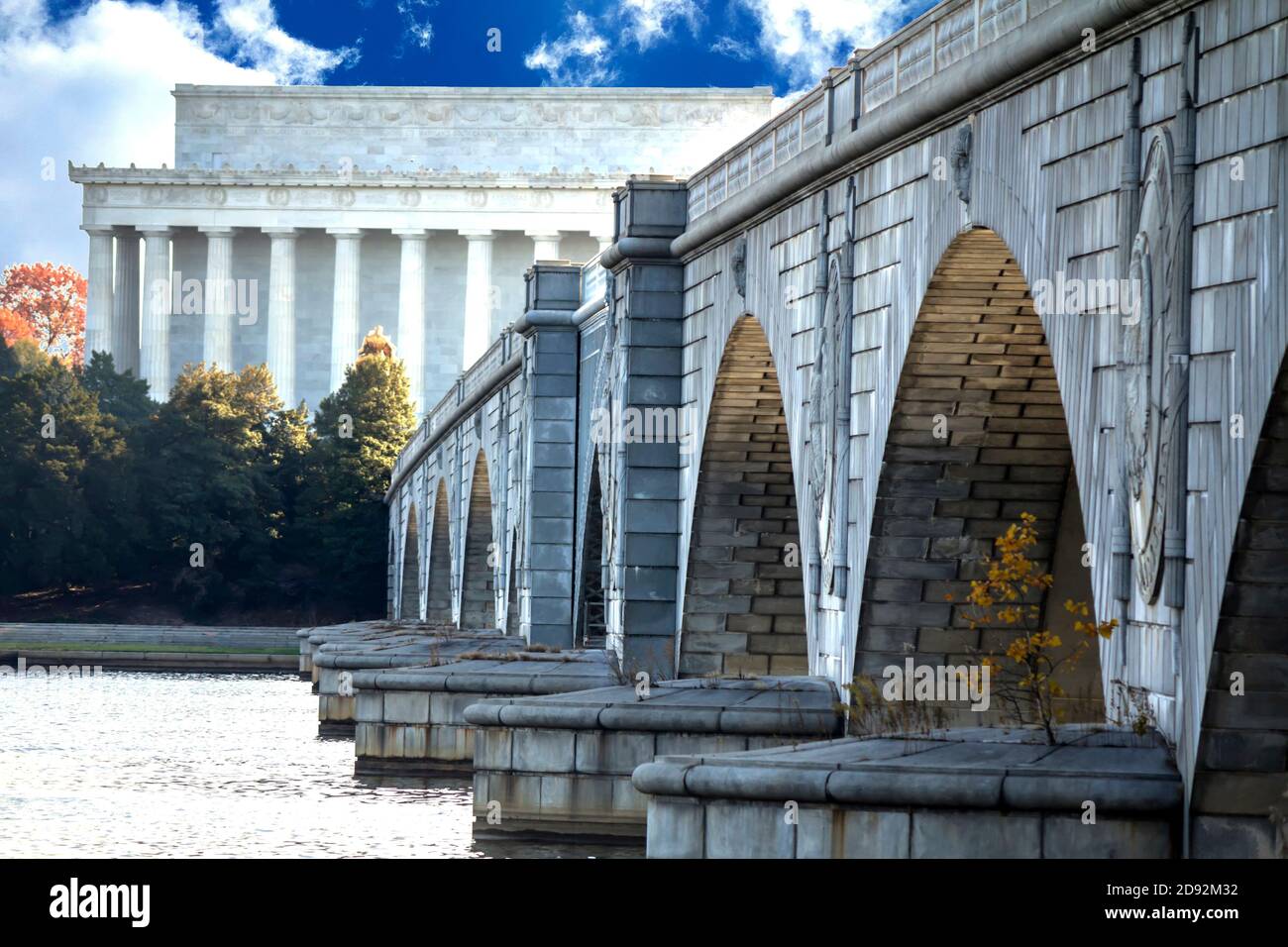 Das Lincoln Memorial und die Arlington Memorial Bridge, die sich vom ...