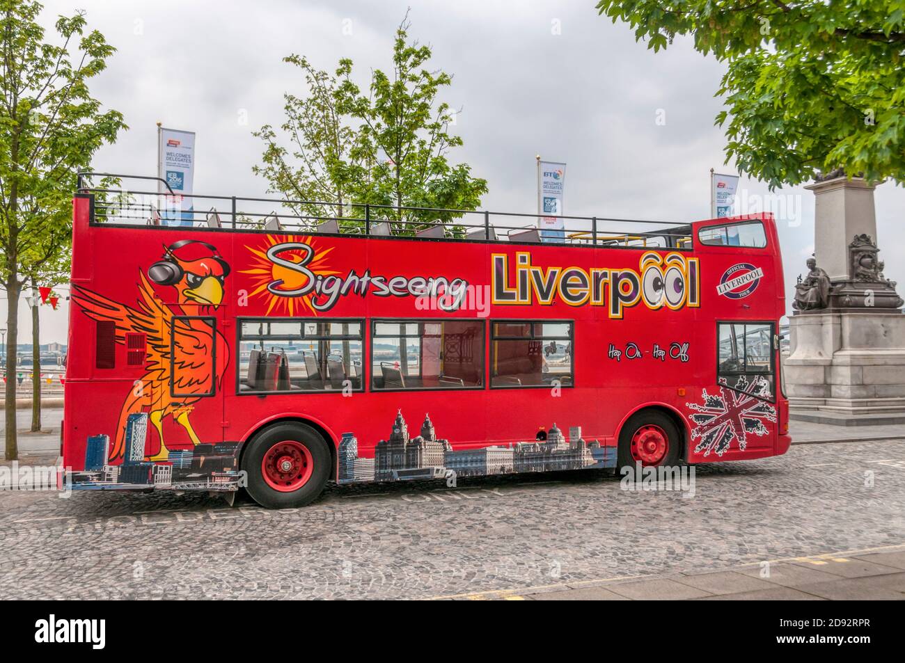 Offizieller tourbus -Fotos und -Bildmaterial in hoher Auflösung – Alamy
