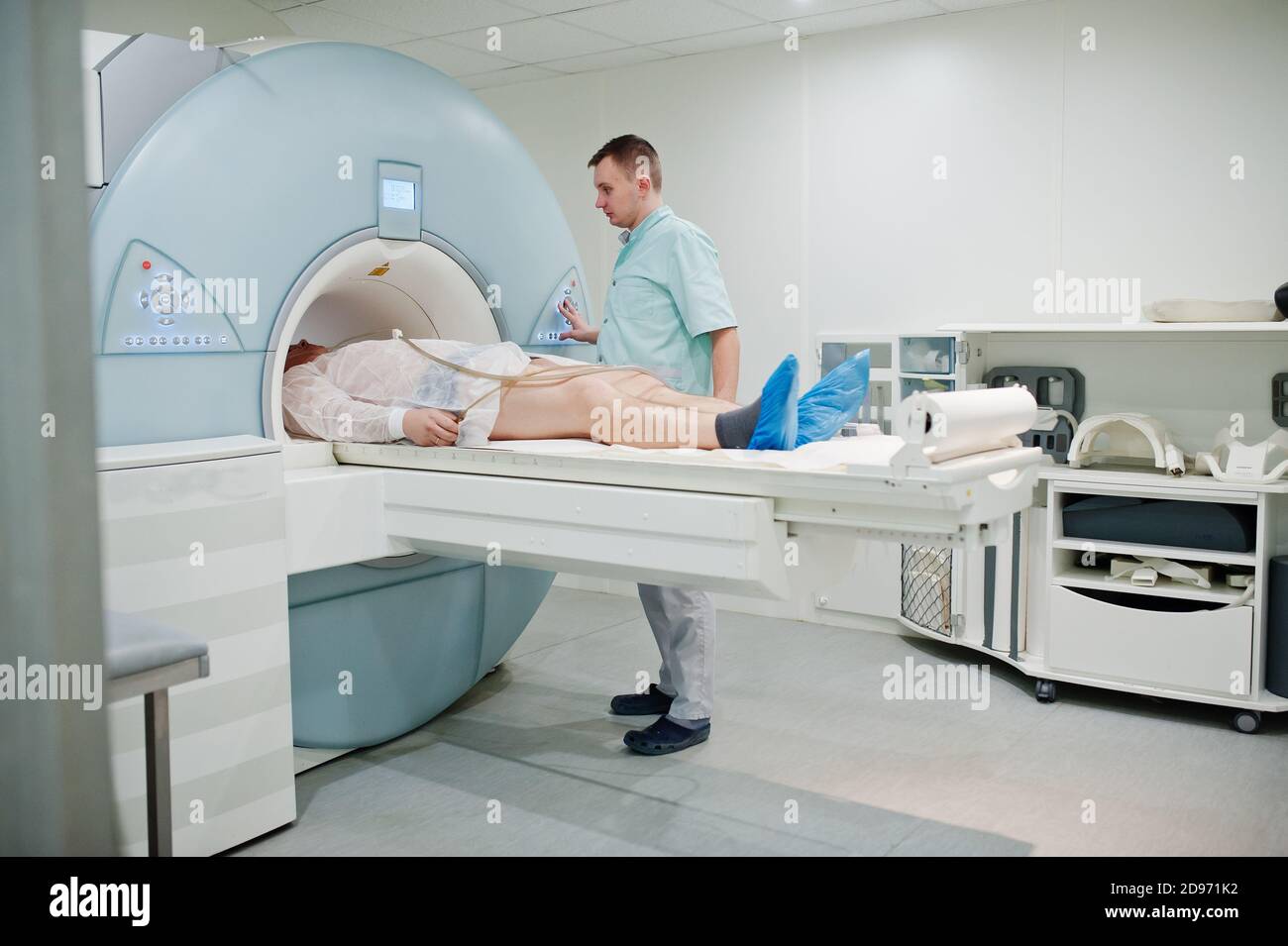 Magnetic resonance imaging mri machine -Fotos und -Bildmaterial in ...