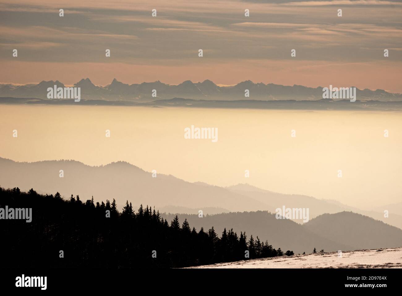 Das Elsass im Nebel, die Berner Alpen im Winter, vom Markstein, Hautes ...