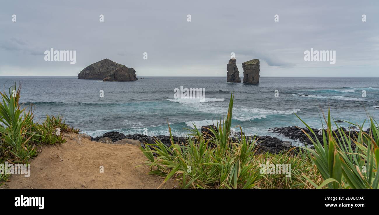 Mosteiros Strand, vulkanischer Sandstrand in Sao Miguel, Azoren mit den ...