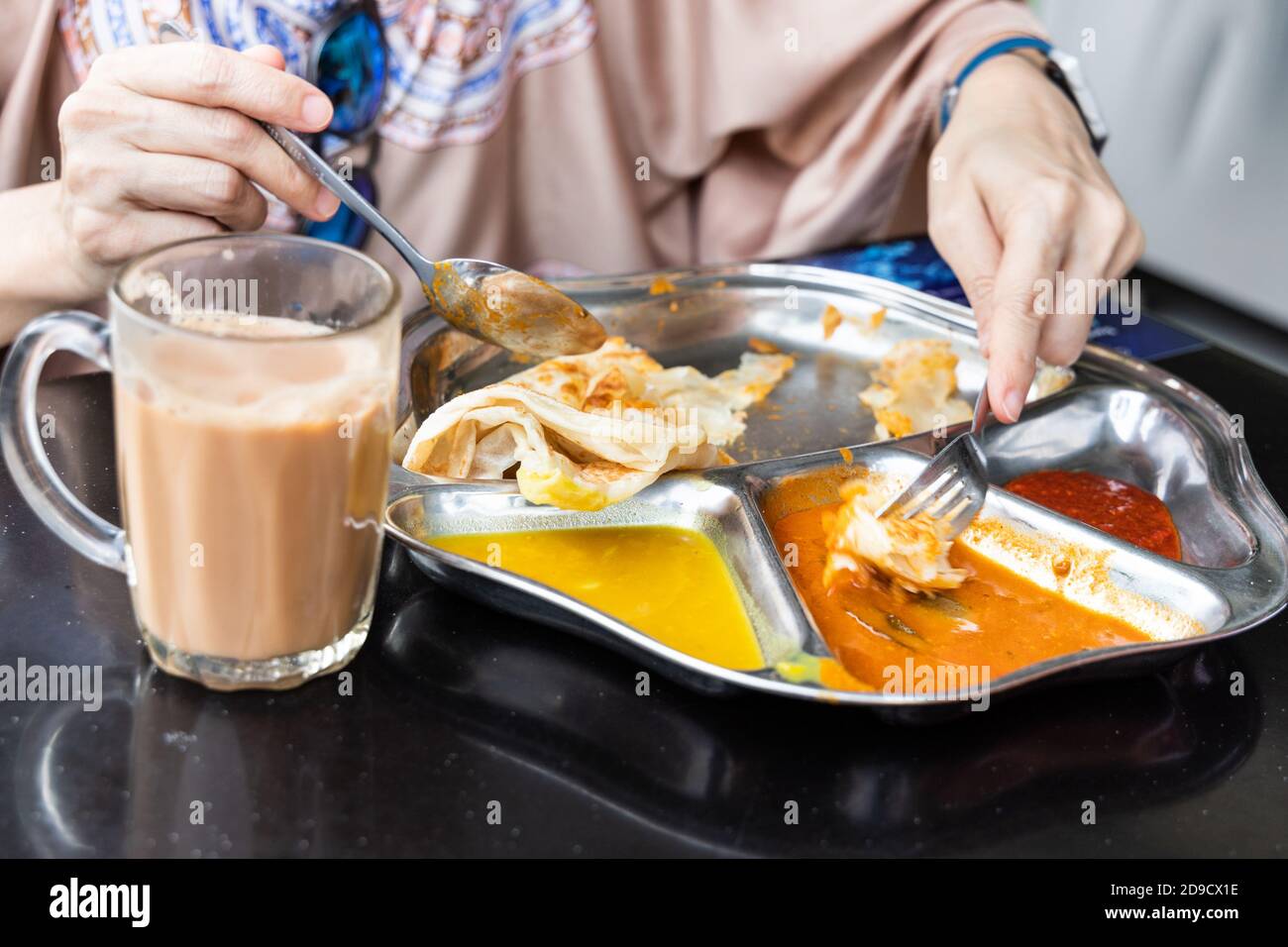 Roti canai und tarik -Fotos und -Bildmaterial in hoher Auflösung – Alamy
