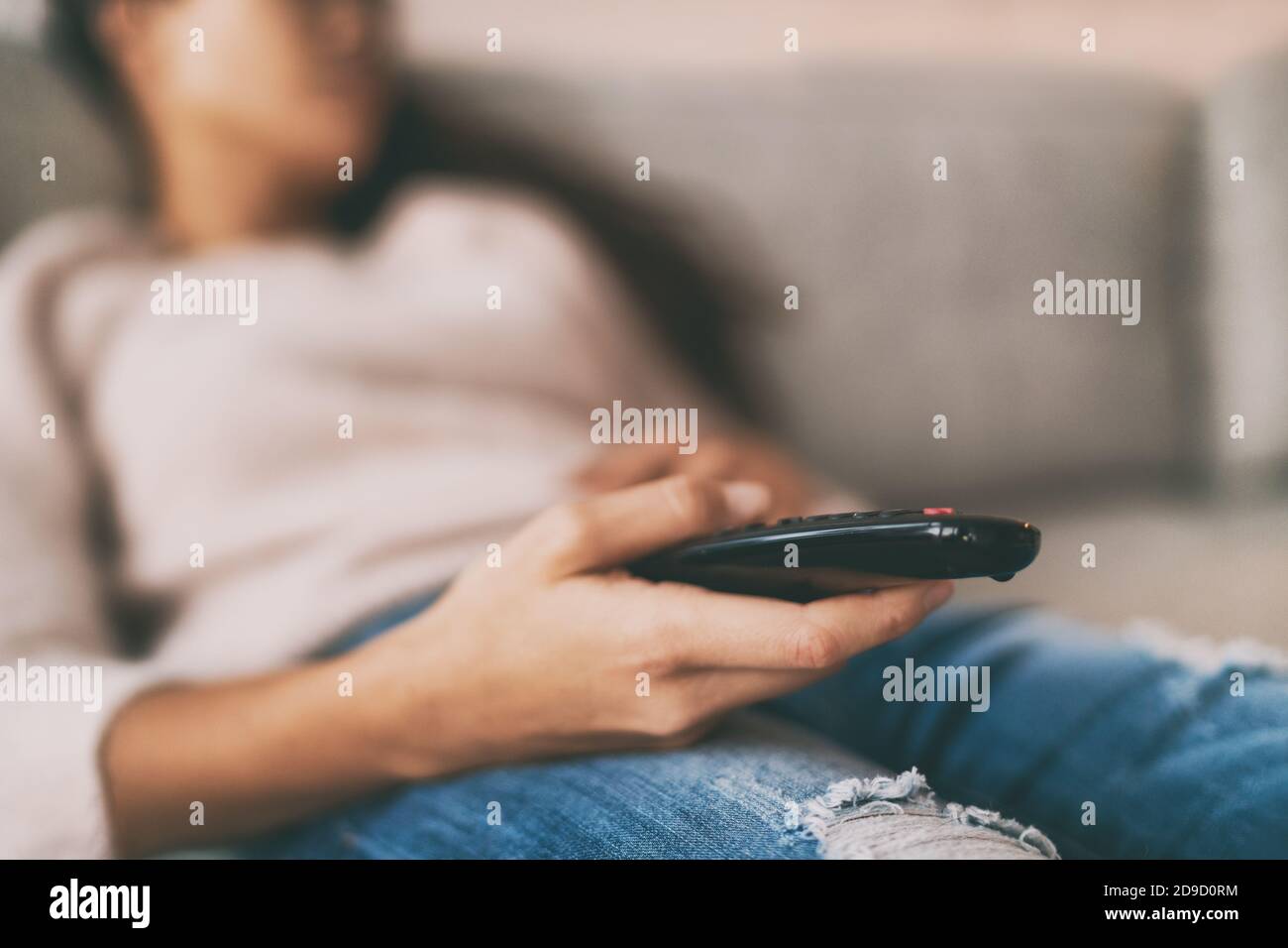 Lazy person watching tv Stockfotos und -bilder Kaufen - Alamy